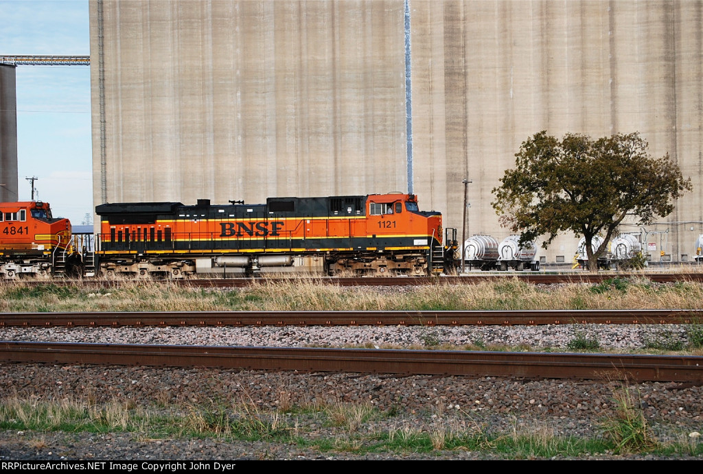 BNSF 1121